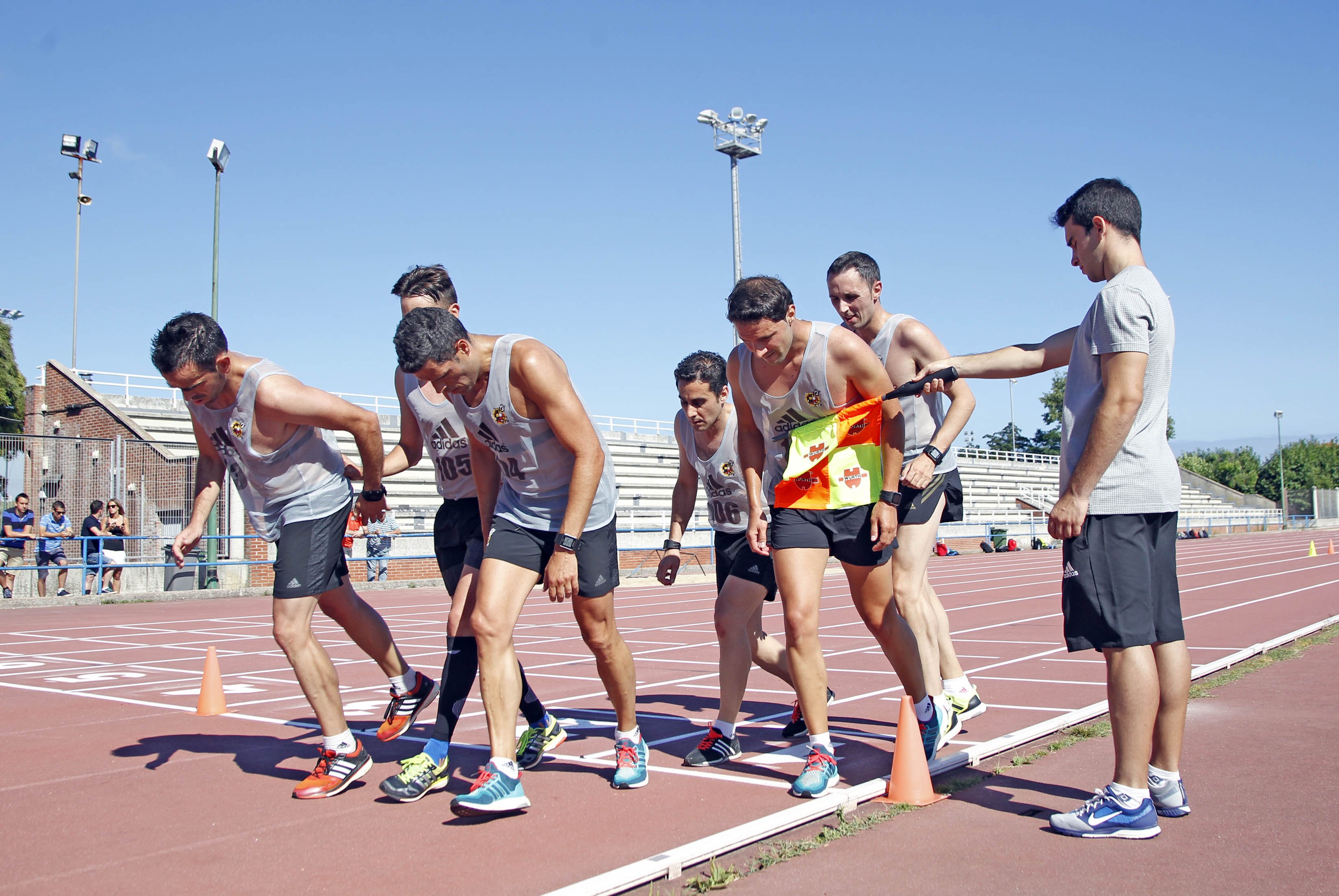 Los árbitros y árbitros asistentes de 2ª División consiguen pleno en ...